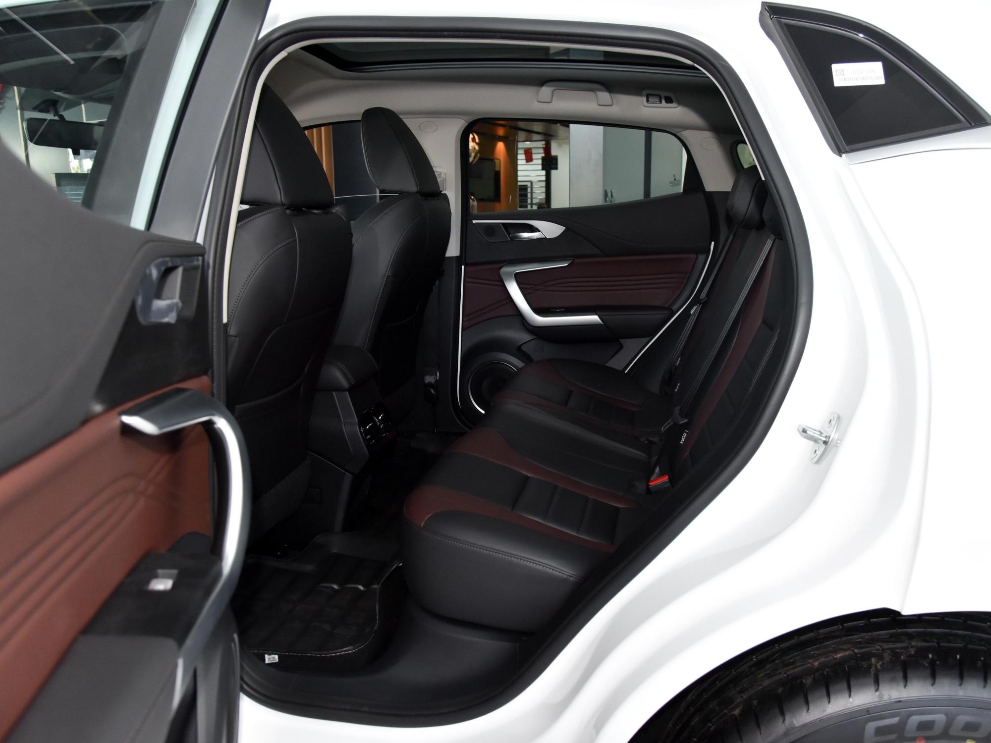 13万豪车！实拍WEY VV5，配1.5T+7DCT，安全又结实_百科TA说