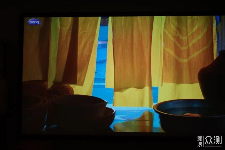 纠结电视？不如一步到位4K投影仪：明基W2700_百科TA说