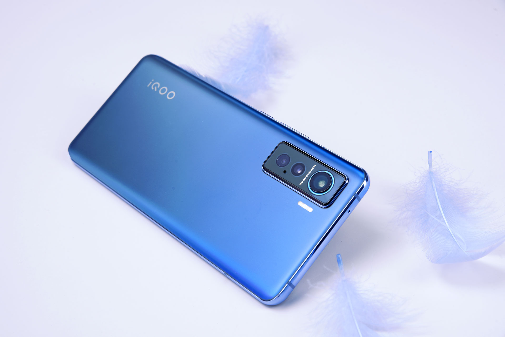 iQOO 5图赏：不仅有超快闪充还有高颜值_百科TA说