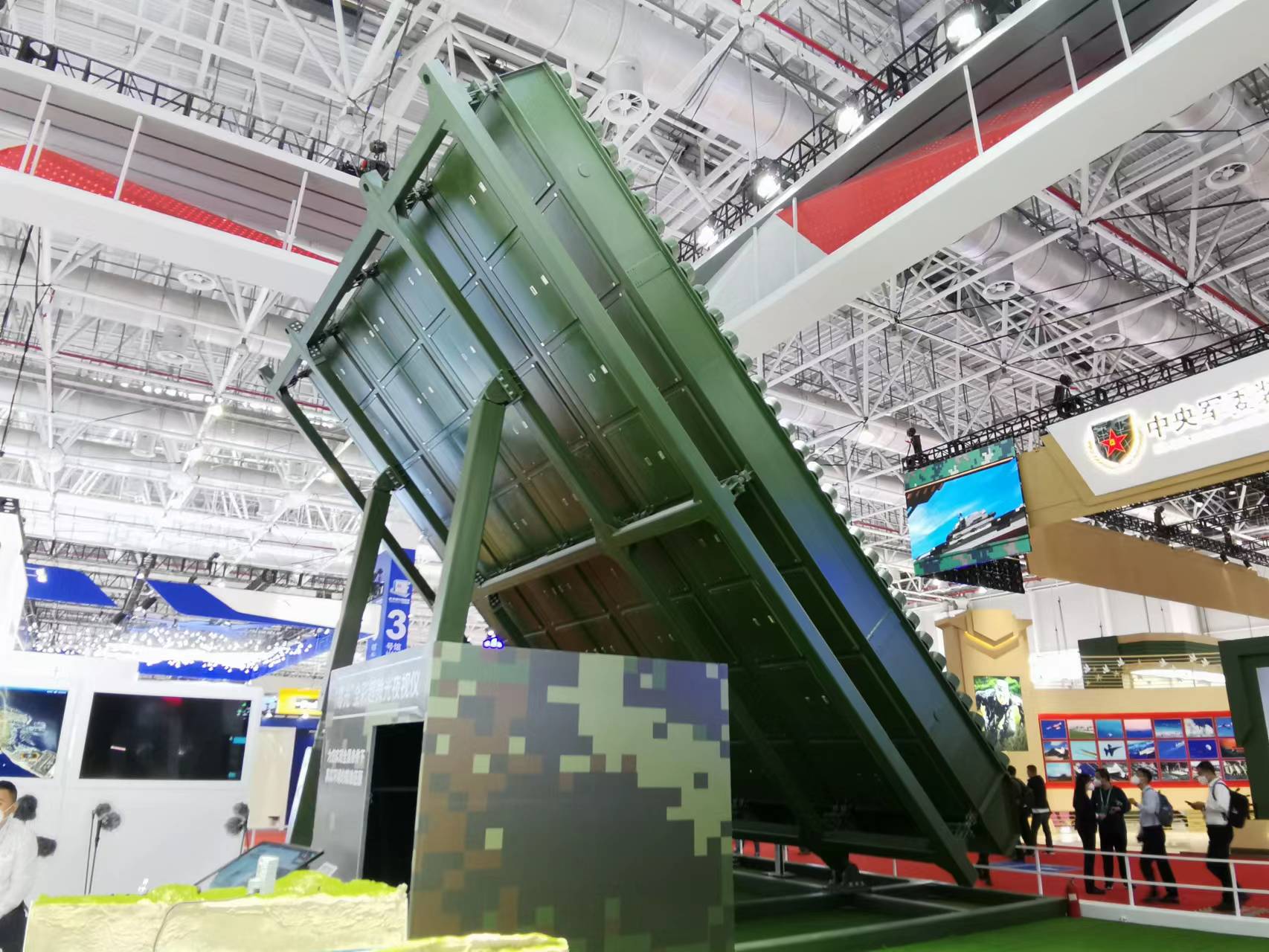 中国航展｜直面太空威胁，国产大威力雷达可跟踪监视卫星_百科TA说