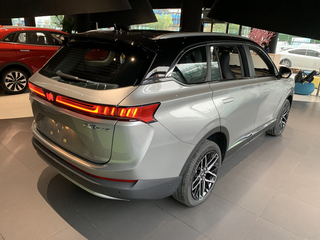 预售价25万元 威马EX6 Plus 6座版实车曝光_百科TA说