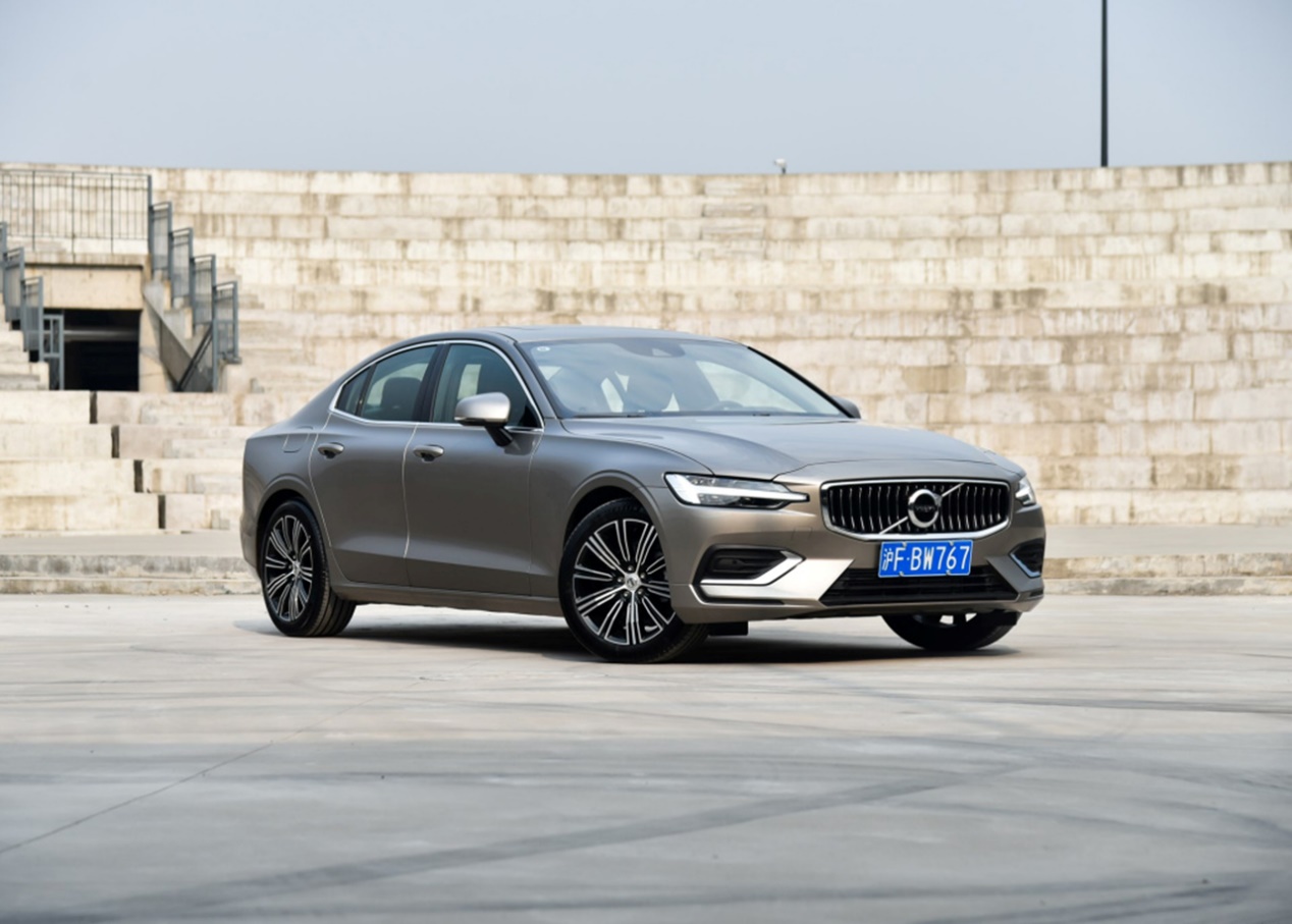 沃尔沃S60腹背受敌，价格上接近CT4，但其实是对标CT5_百科TA说