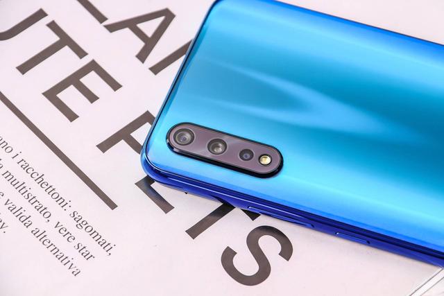 五杀上分如此简单！iQOO Neo 855竞速版上手简评_百科TA说