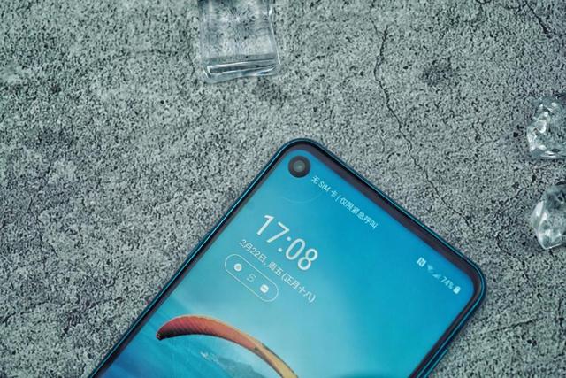 Galaxy A8s上手体验：黑瞳全视屏是三星对手机屏幕ID设计的探索！_百科TA说