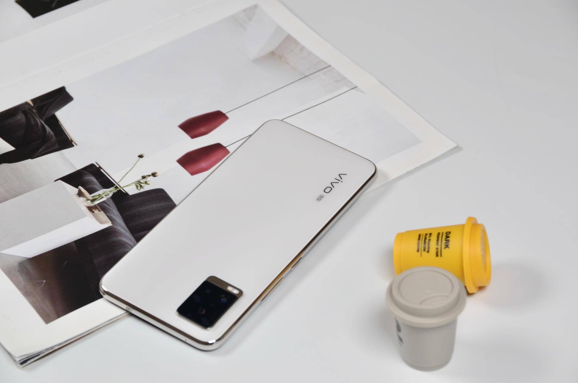 vivo S7月光白图赏：超高颜值的轻薄自拍旗舰_百科TA说