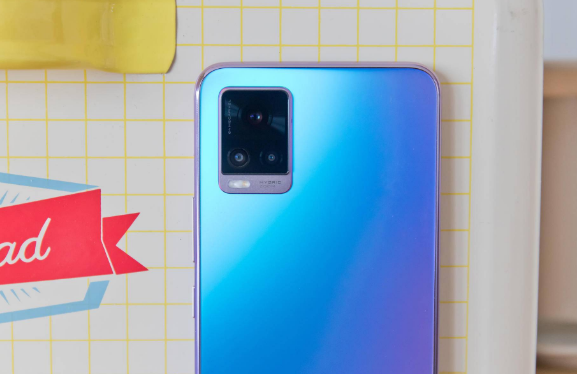 外观设计不愧“自拍旗舰”之名，vivo S7展现设计的艺术性_百科TA说