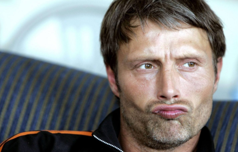 顶替全球第一性感男神，他够资格_百科TA说