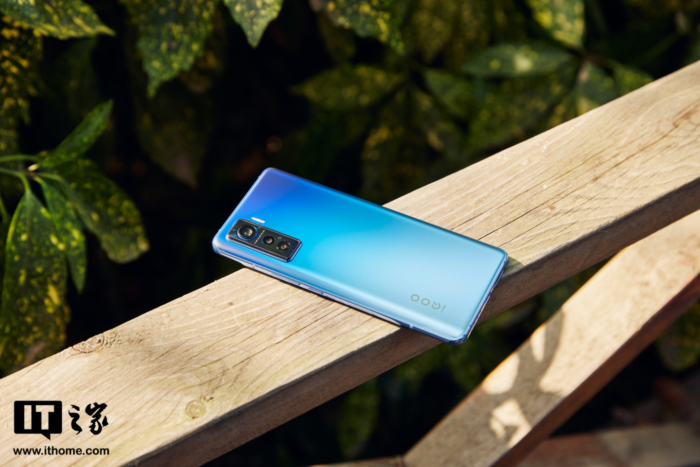 「IT之家开箱」iQOO 5 手机 KPL 2020 联名礼盒图赏_百科TA说