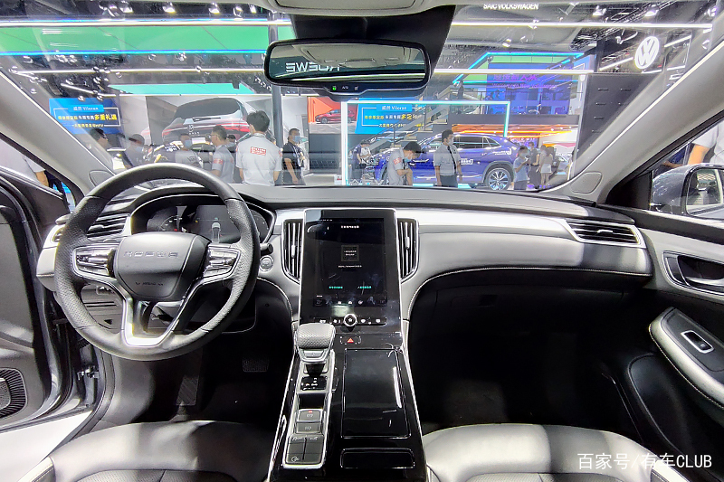 2020成都车展丨内饰首次公开 荣威i6 MAX实车亮相_百科TA说