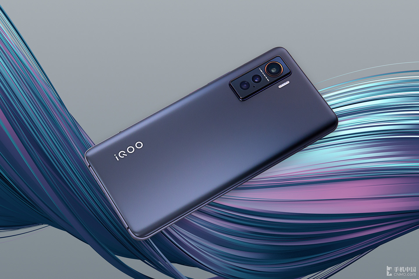 iQOO 5图赏：这是一场速度与激情的正面碰撞_百科TA说