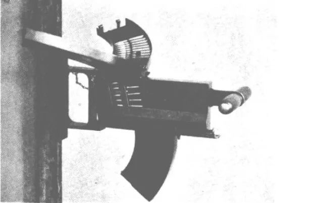 “曾出口中国，却因卡壳出名”芬兰国产的M26轻机枪有多坑？_百科TA说