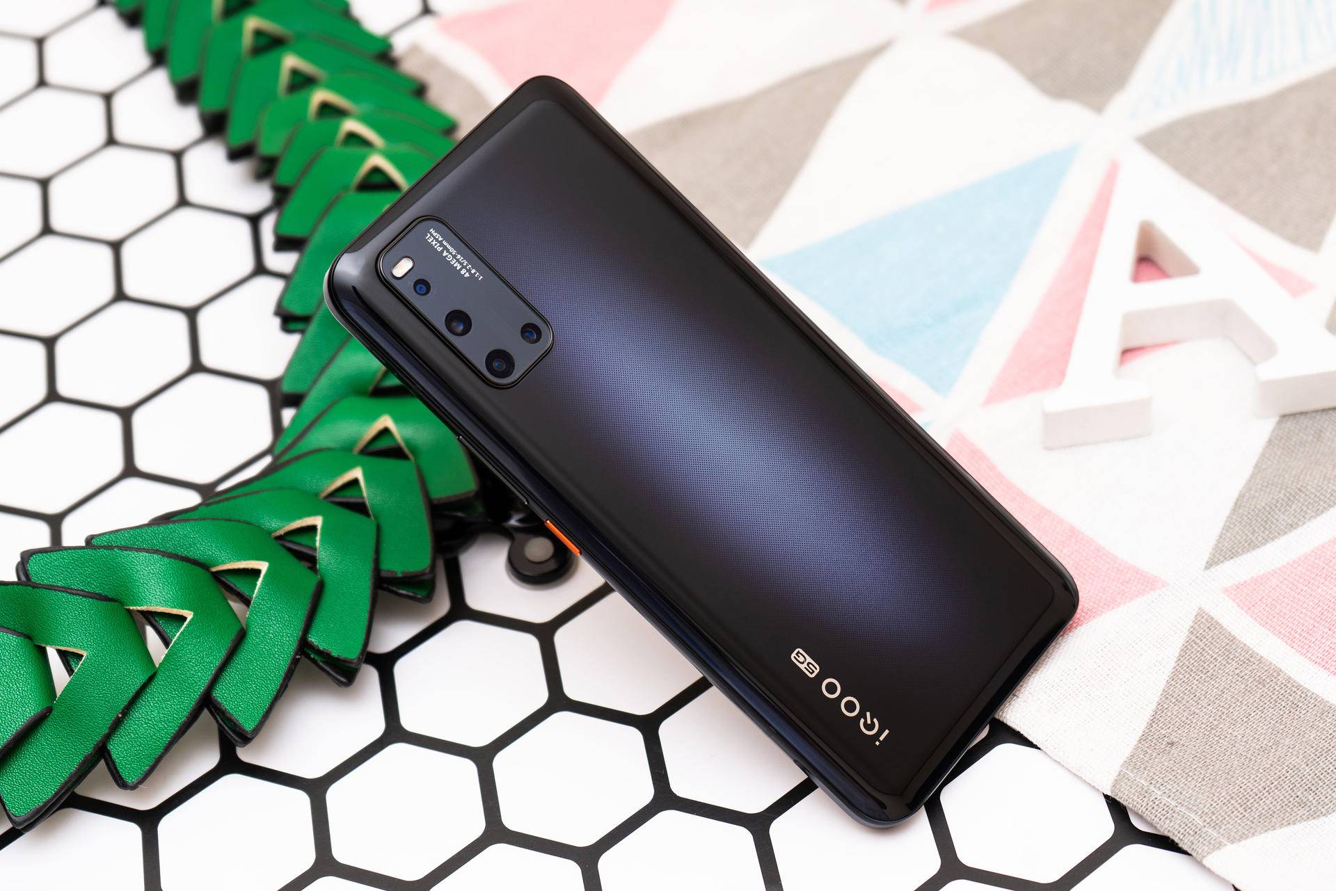 勇往直前，重新定义5G性能旗舰！iQOO 3驭影黑美图送上_百科TA说