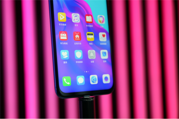 新鲜火辣华为nova4现场真机图赏，经典挖孔屏的新诠释！_百科TA说