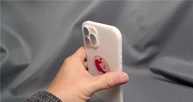 iPhone12 Pro Max机模曝光：屏幕和外形长这样？_百科TA说