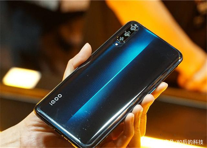 iQOO老旗舰机更具性价比，吊打骁龙855新机，谁说买新不买旧？_百科TA说