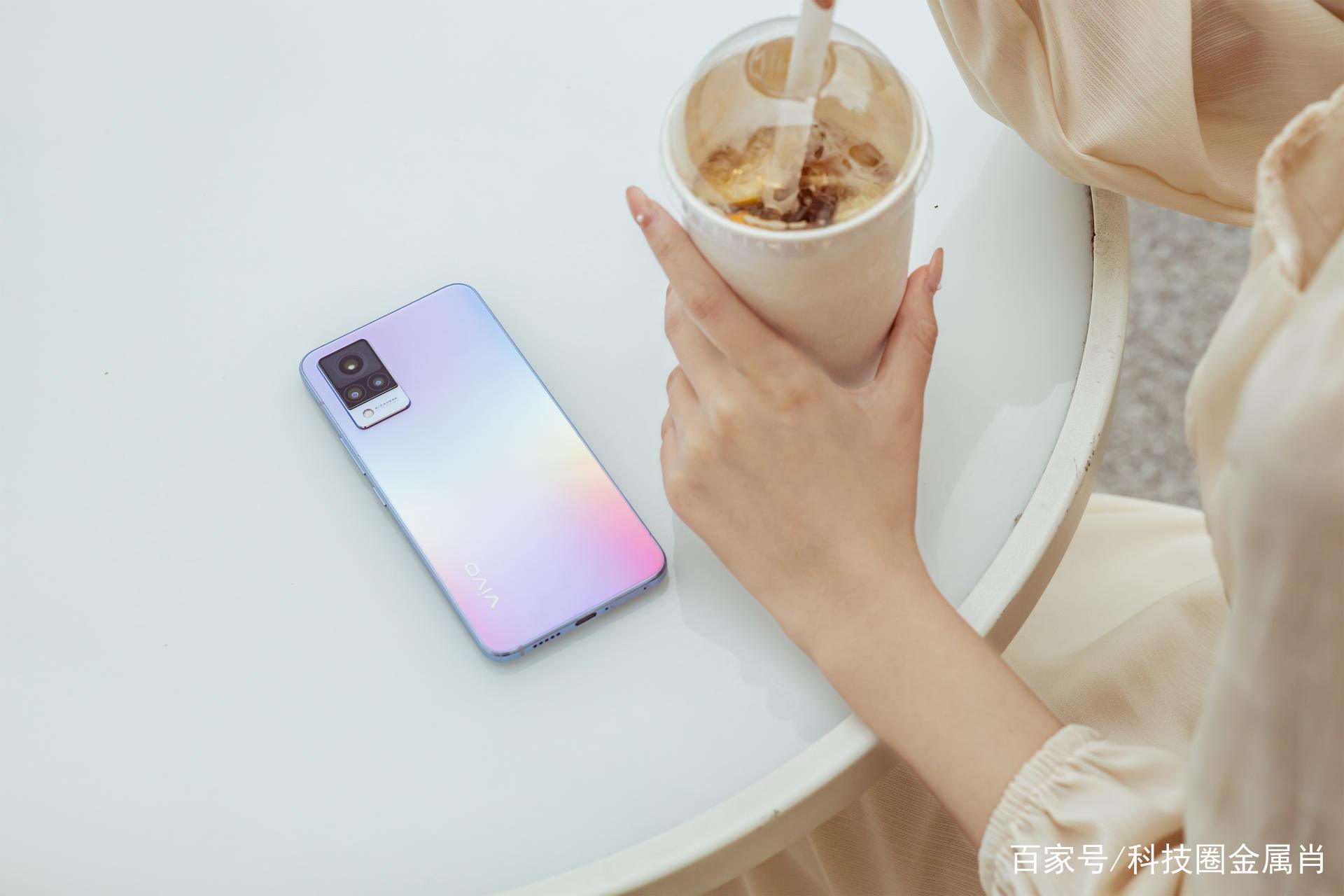 vivo S9怎么样？一款自拍和美颜效果兼优的轻薄手机_百科TA说