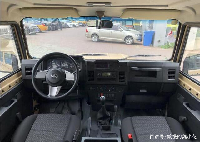 2021款“BJ212”上市，红眼大灯+独立悬架，内饰总算逆袭了！_百科TA说