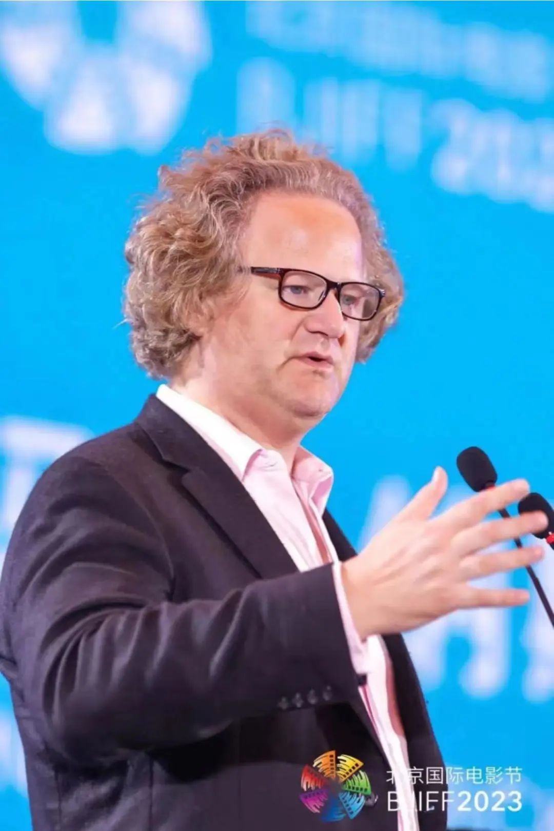 直击电影节 | 多纳斯马尔克：导演要把自信当作必备的一种思维模_百科TA说