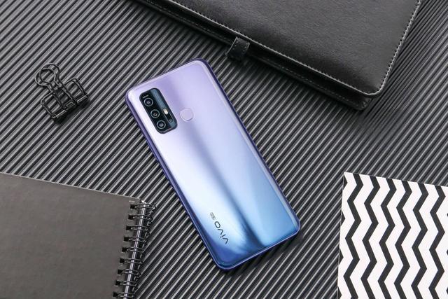 5G性能先锋应该有什么？vivo Z6的大电池+骁龙765G让你满意_百科TA说