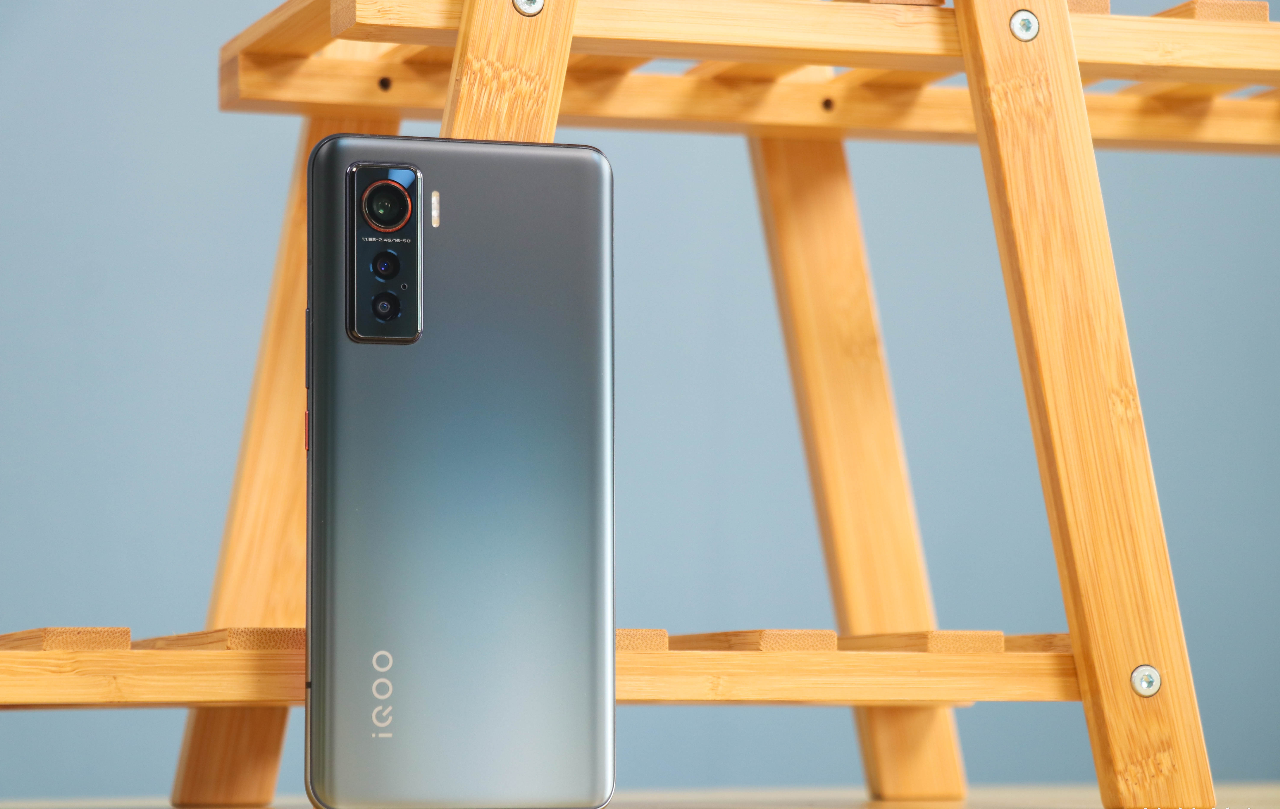 iQOO 5图赏：堪称4K价位的精致全能旗舰_百科TA说