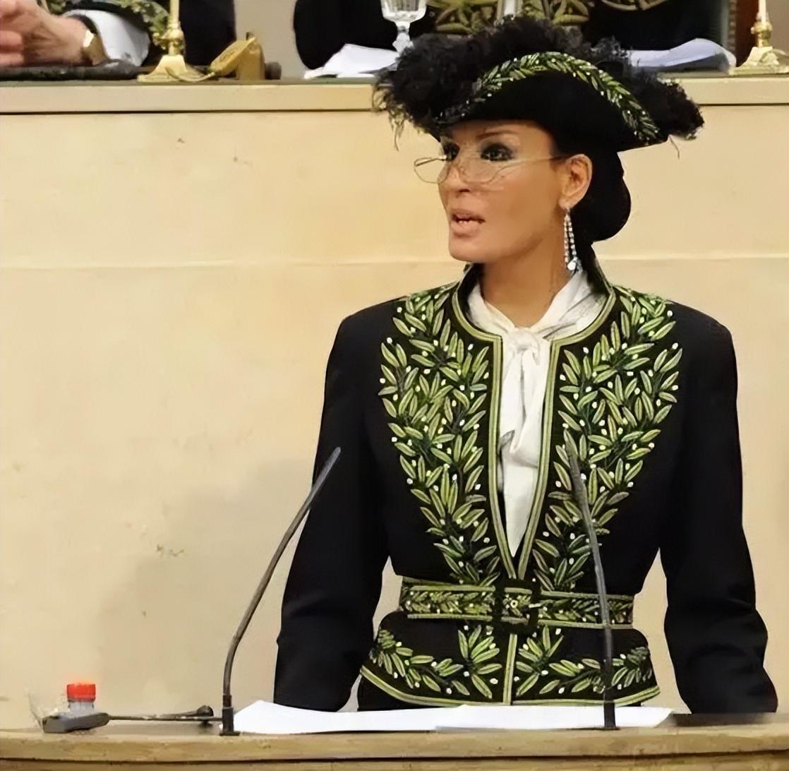 莫扎王妃：中东版武则天，为救生父嫁入皇家，把国家带到国富民强_百科TA说