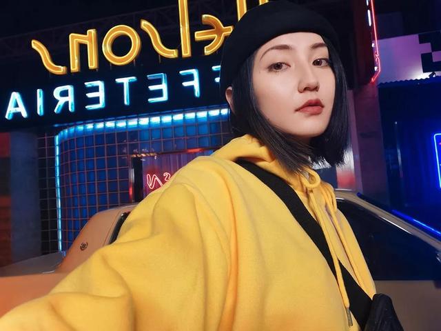 自拍也能这么玩？华为nova6系列105°超广角镜头随时助你C位出道_百科TA说