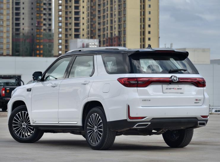 18万左右怎么选？长安CS95和传祺GS8谁档次高？看完你就明白了_百科TA说