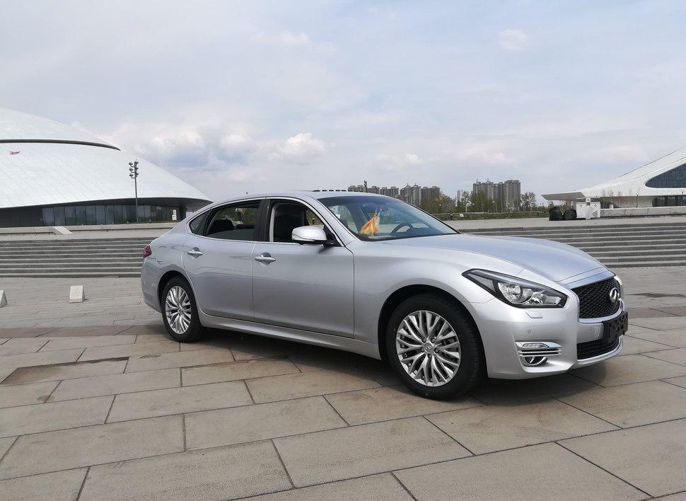 37万的英菲尼迪Q70真的贵吗？驾驶7个月后，车主说了四个字_百科TA说