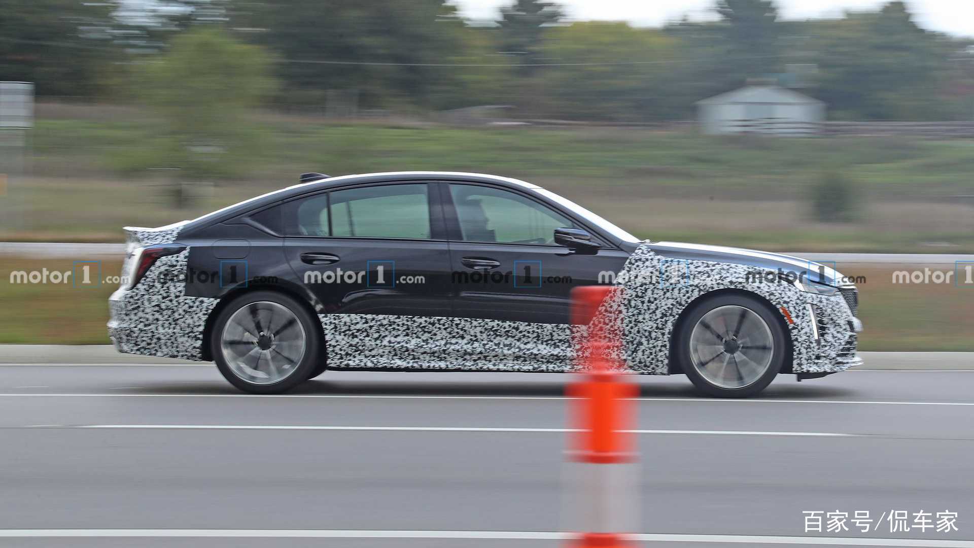 2月初亮相 凯迪拉克CT4-V和CT5-V Blackwing车型即将问世_百科TA说