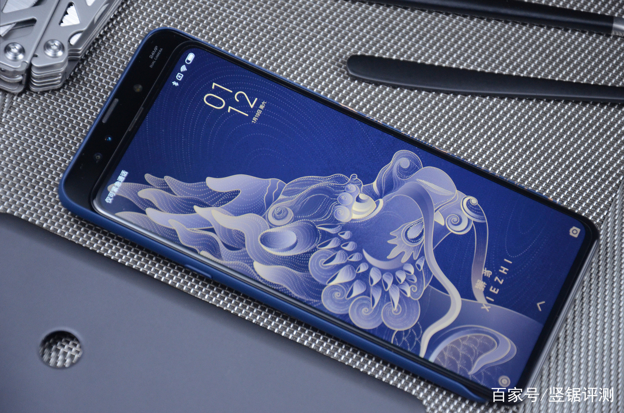 小米MIX 3神兽保护壳上手！秒变故宫特别版？_百科TA说