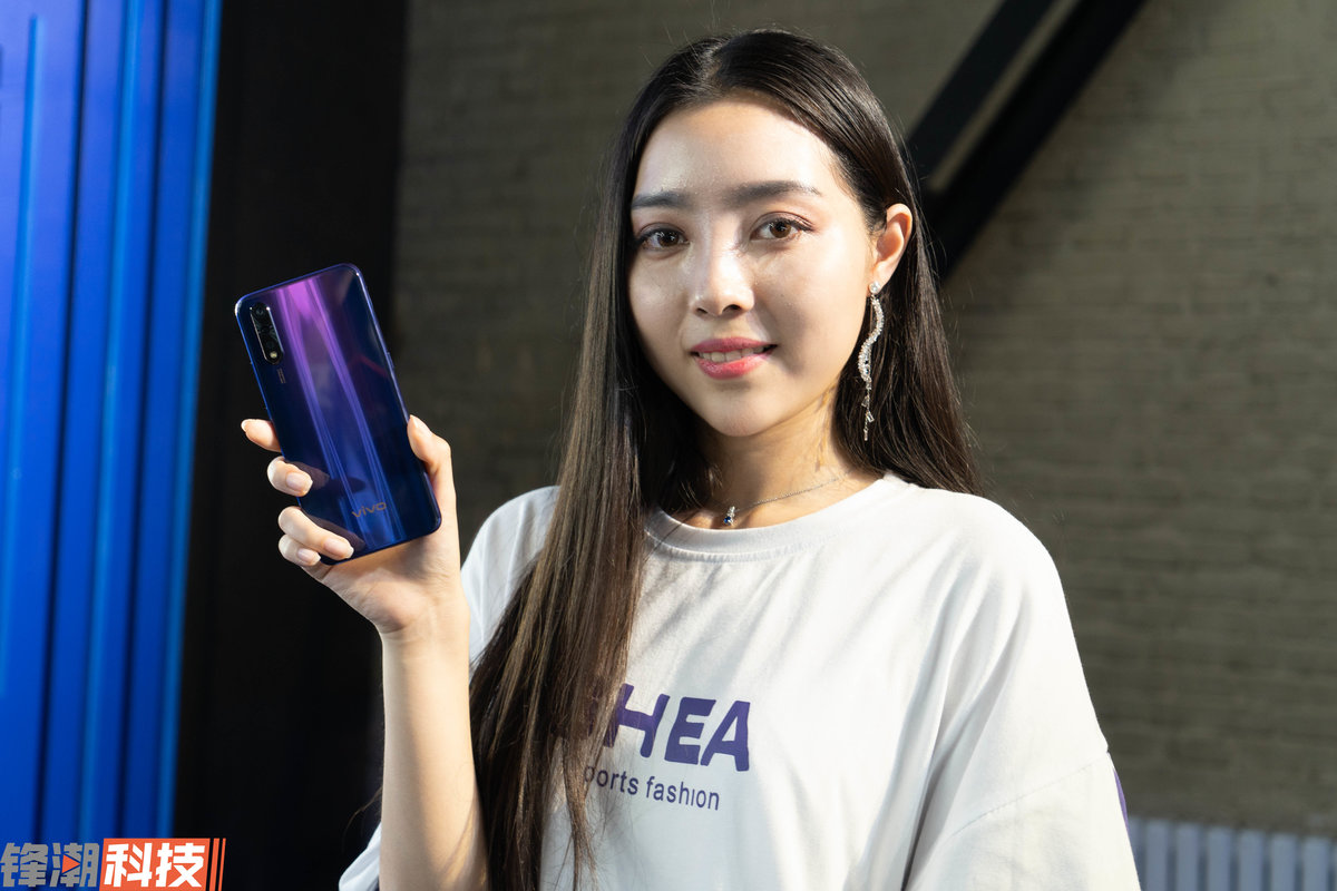 好看又能打，说的就是它！vivo Z5现场图赏_百科TA说