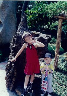 IU（韩国流行乐女歌手、影视演员、节目主持人）_百度百科