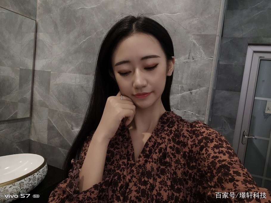 自拍爱好者的助手vivo S7，多人合影自拍无压力_百科TA说