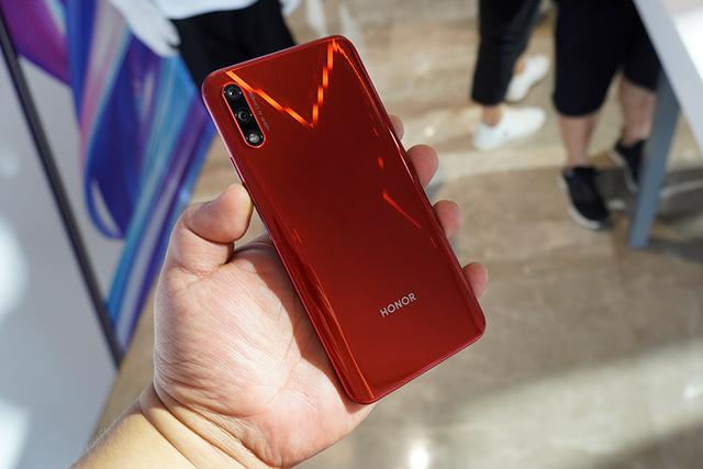 荣耀9X发布：麒麟810来袭，1399元起，笔记本、手环新品到来_百科TA说