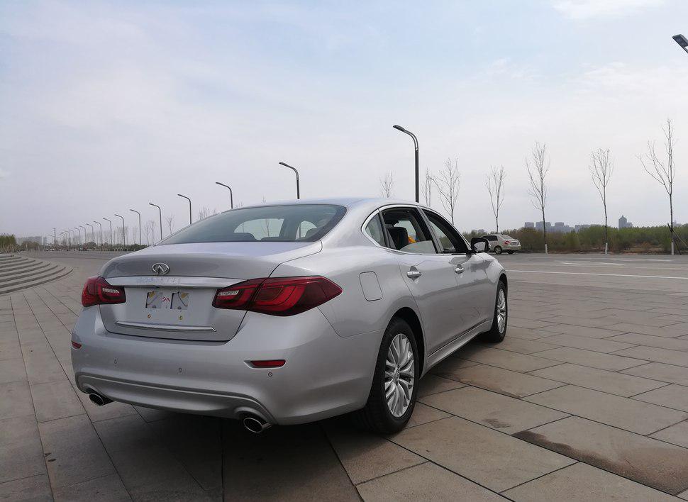 37万的英菲尼迪Q70真的贵吗？驾驶7个月后，车主说了四个字_百科TA说