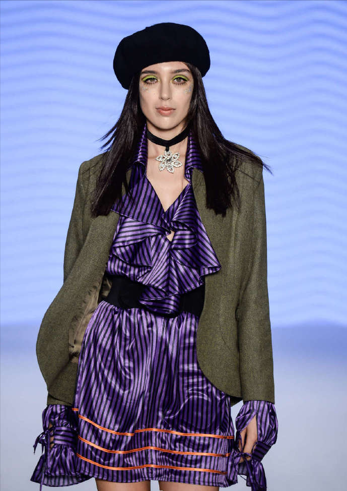 可甜可咸可炫酷！隐藏众多黑历史的Choker，为何火爆时尚圈？_百科TA说