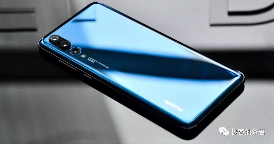 三星A9s对阵华为P20，后置四摄很强势，徕卡双摄依然不虚？_百科TA说