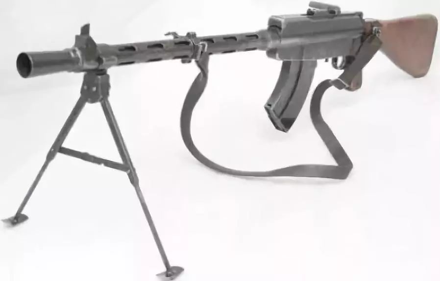 “曾出口中国，却因卡壳出名”芬兰国产的M26轻机枪有多坑？_百科TA说