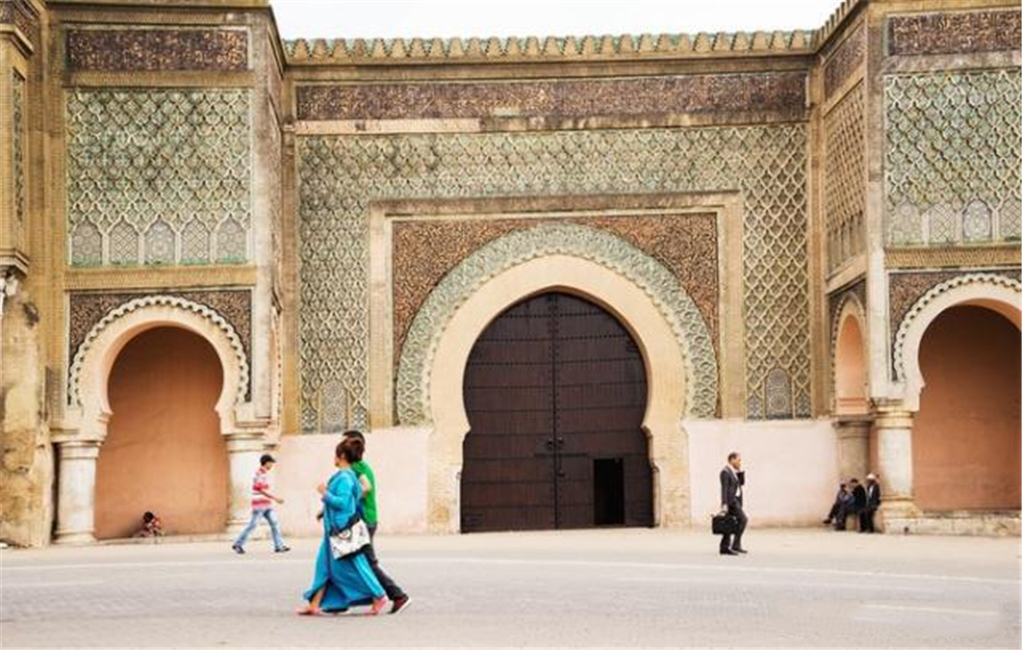 穆莱苏丹建帝国攒财富，纳上千名后宫，有八百多子女_百科TA说