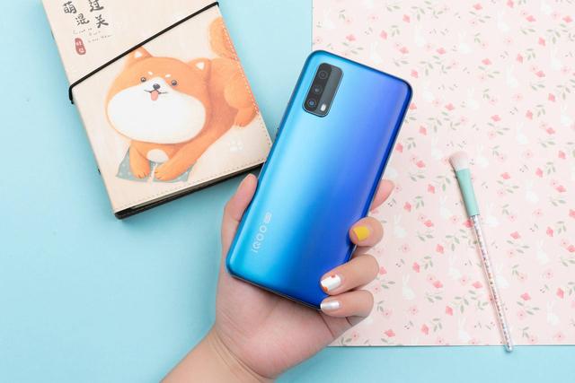 iQOO Z1x初体验，5000mAh大电池、120Hz刷新率感知强烈_百科TA说