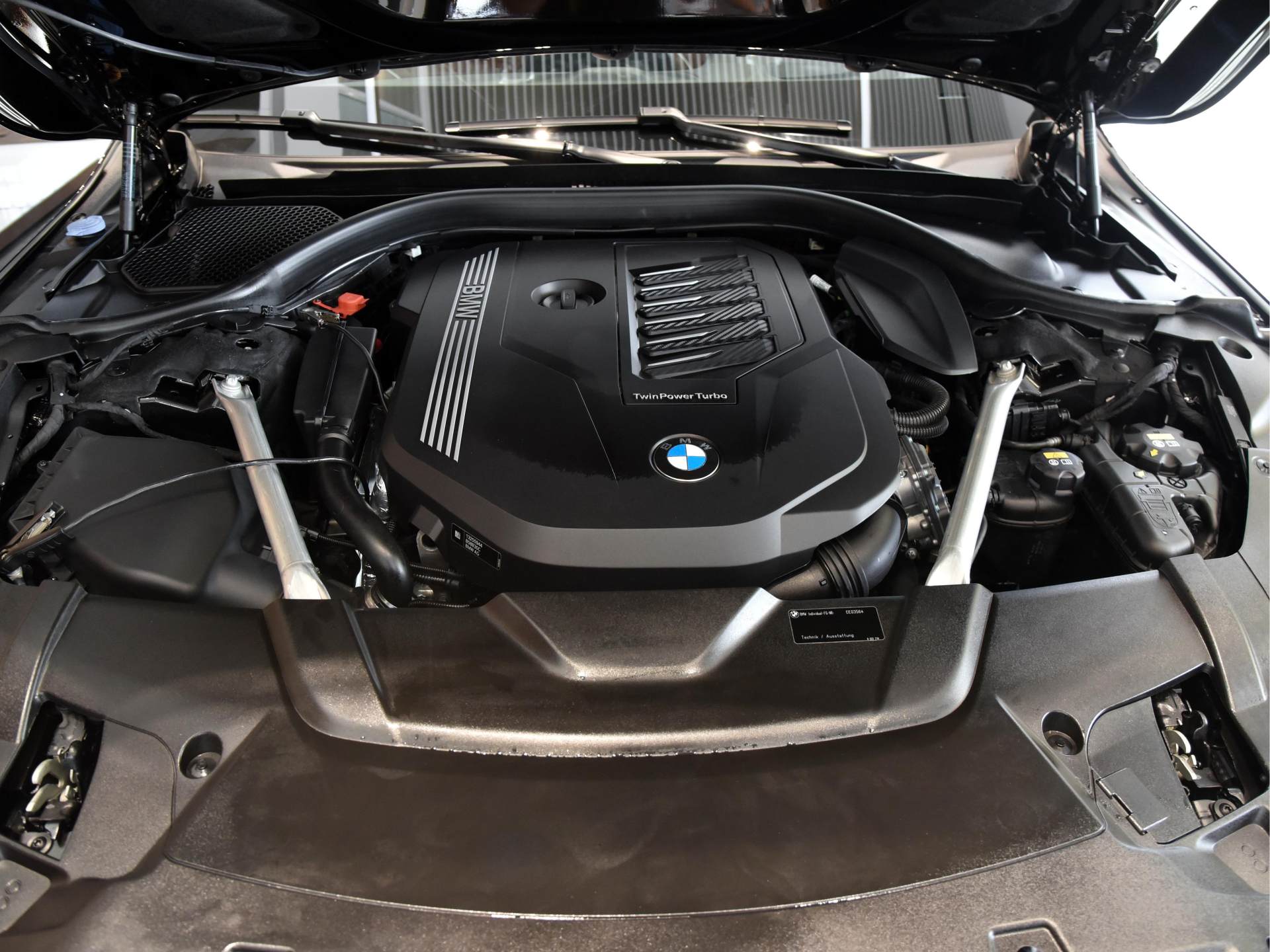 6.6T+V12双涡轮，轴距超3米2的豪华旗舰，实拍宝马7系_百科TA说