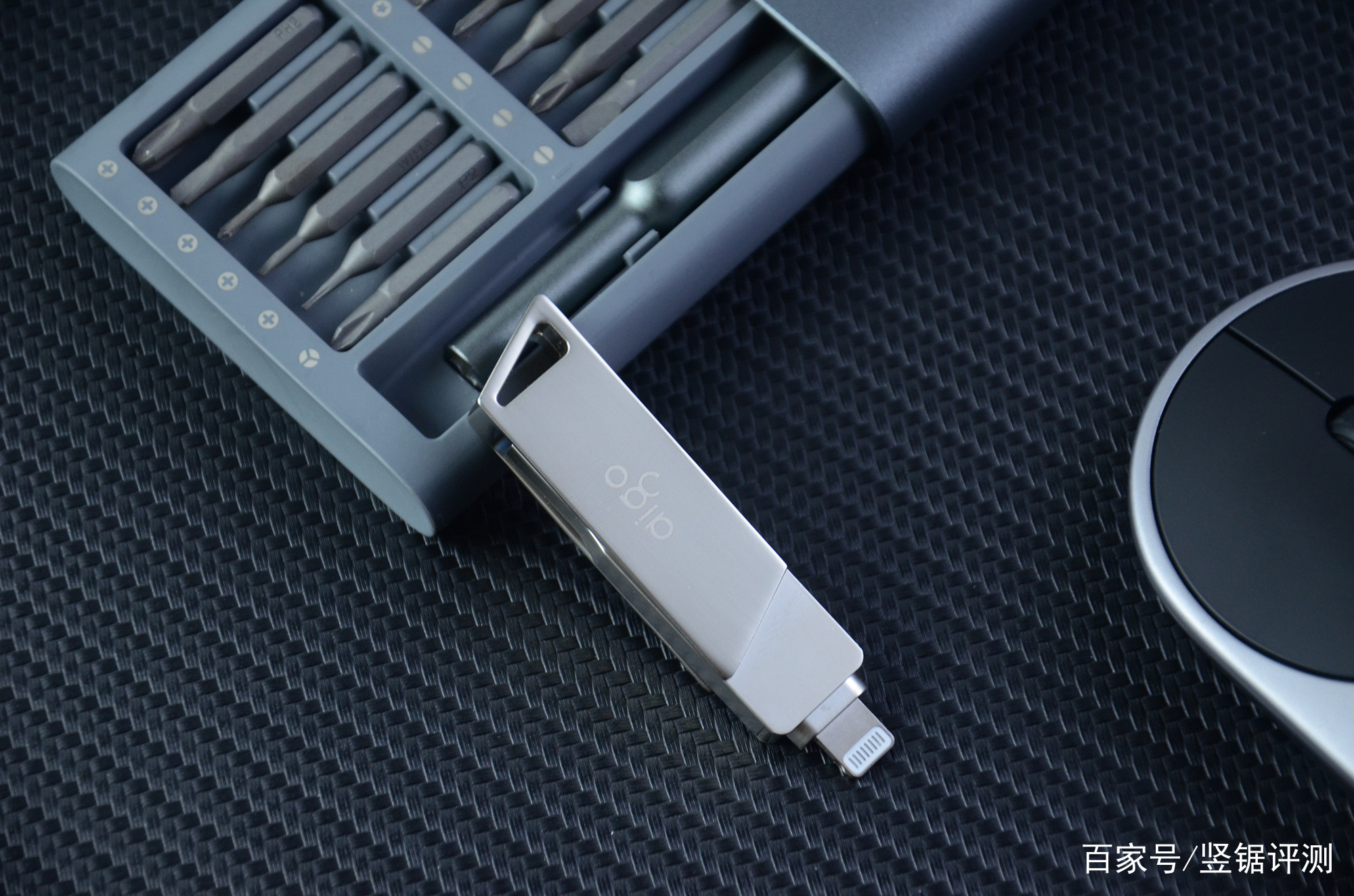 缓解iPhone存储不够用的问题！aigo双口USB手机U盘评测_百科TA说