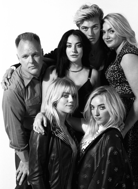 Lucky Blue Smith_百度百科