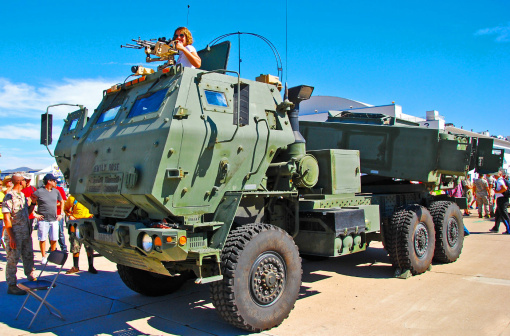 M142自行火箭炮_百度百科