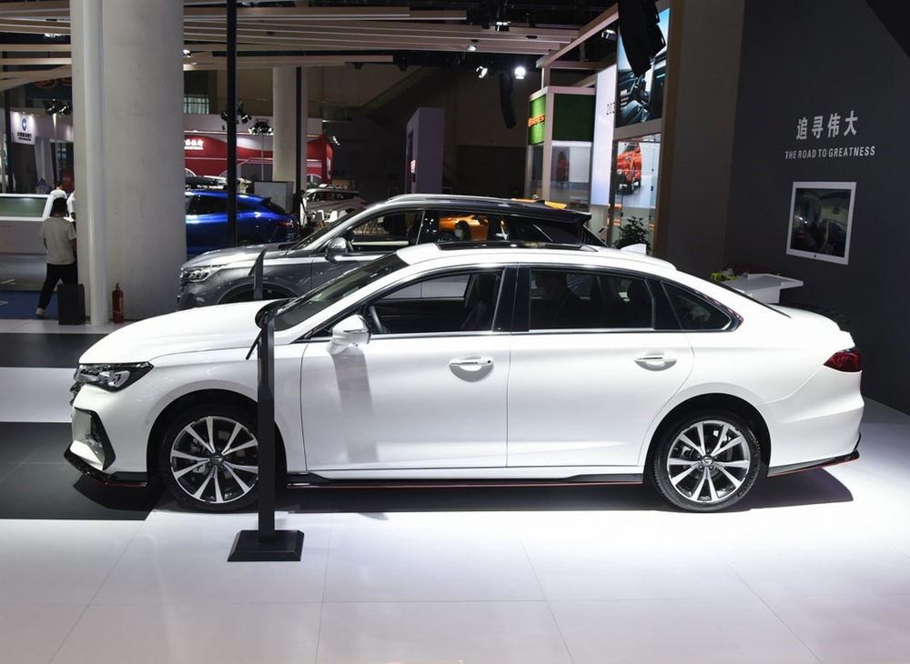 传祺GA6运动版参展，大包围+小尾翼！169马力的“四不像”_百科TA说