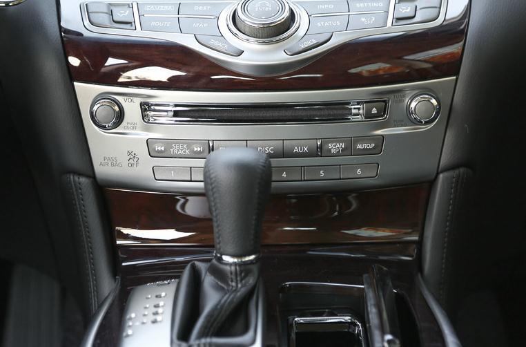 花了38万入手英菲尼迪Q70L，行驶2个月后，车主分享了驾驶体验！_百科TA说