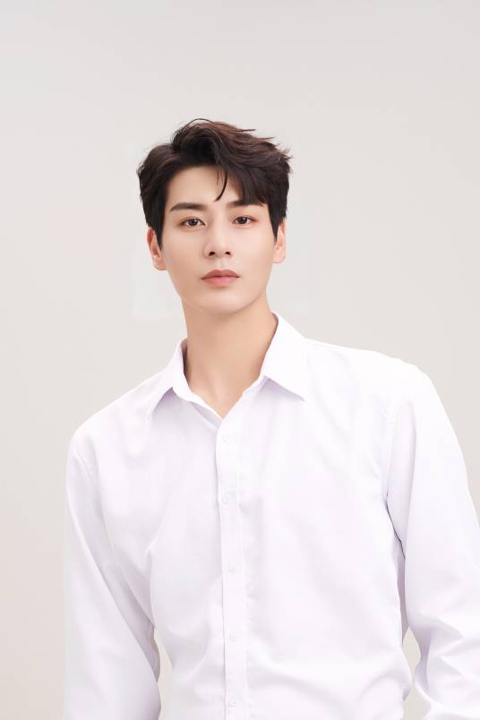 艾泓辰 (Ai Hong-Chen) | 中国縦型ショートドラマ限定！俳優&女優図鑑