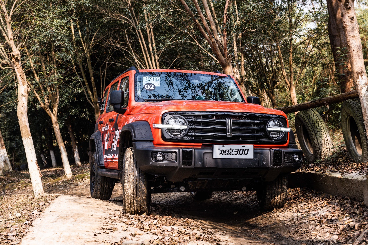 WEY坦克300成都上市兼试驾，越野高级感不输百万大路虎！_百科TA说