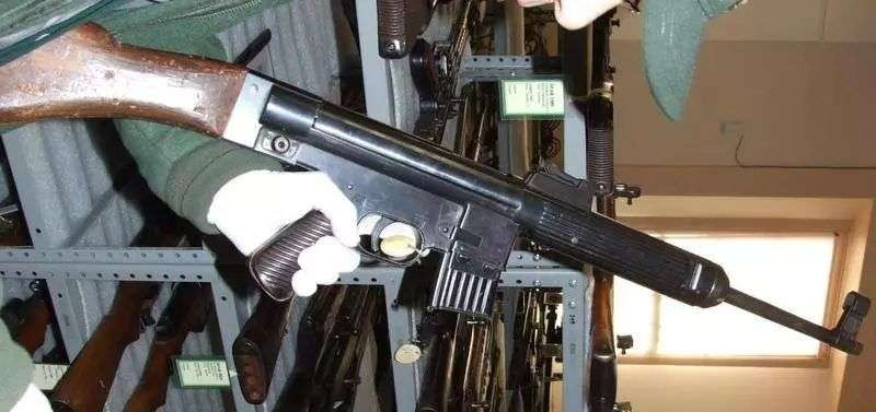 造价低廉，德军士兵赞不绝口，为何STG45步枪只生产了30把？_百科TA说