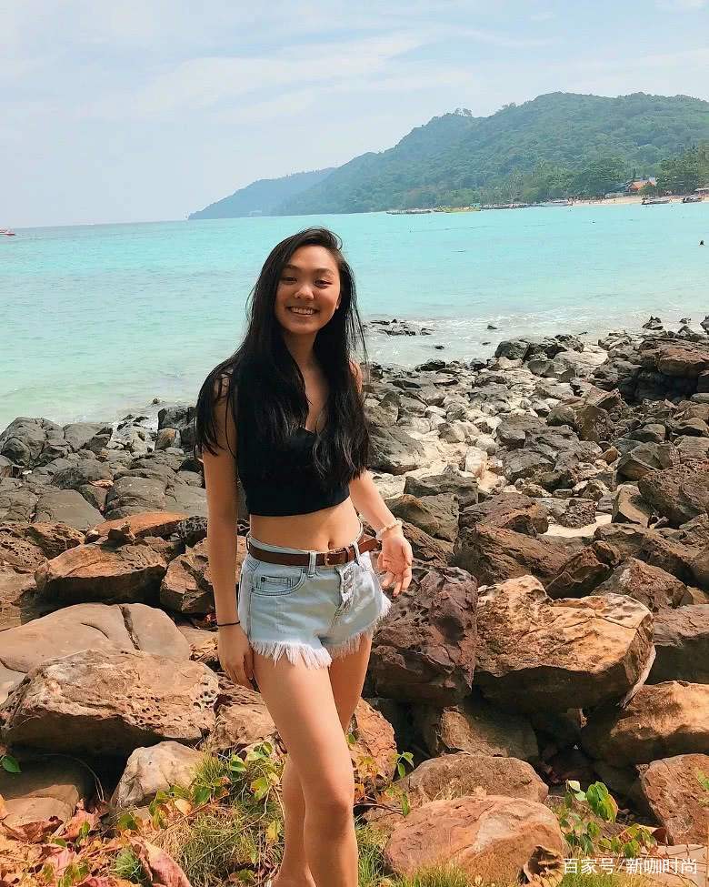 李连杰带大女儿亮相，19岁Jane穿着干练，与马云同框毫不怯场_百科TA说